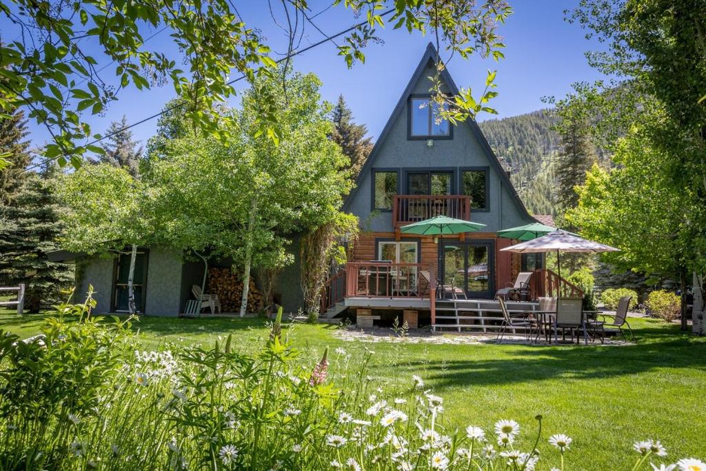 Riverfront Cabin Sun Valley Area, Ketchum (updated prices 2026)