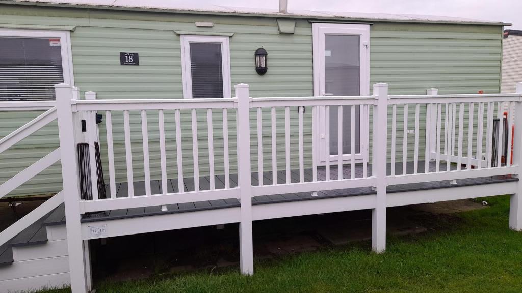 Lovely 6 Berth Caravan With Side Decking At Barmston Beach Ref 62018W ...