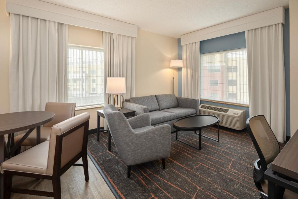 Holiday Inn Hotel & Suites Maple Grove Northwest Minneapolis-Arbor ...