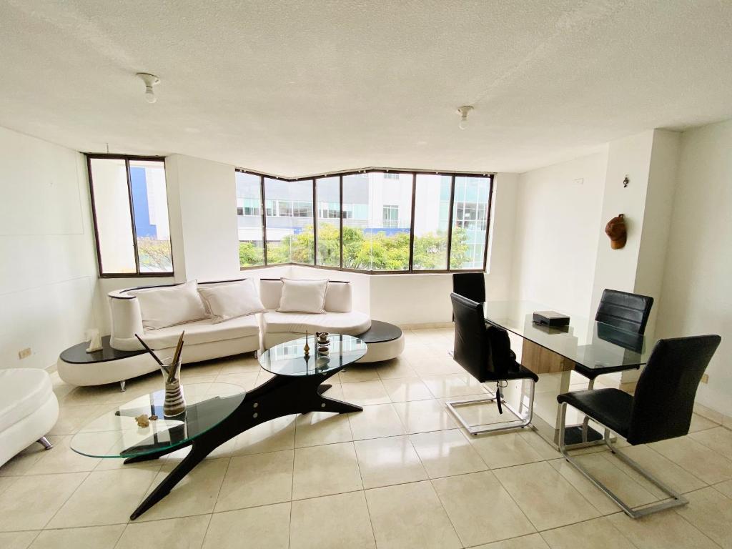 Edificio Mediterraneo Pinares, Pereira (updated prices 2025)