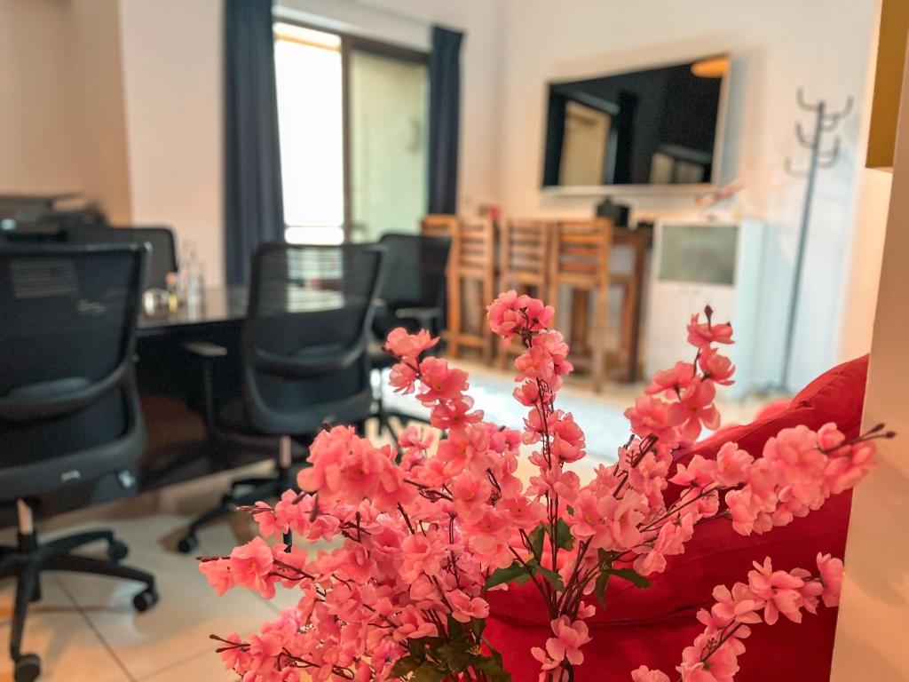 Urban Panda Hostel Sadaf JBR, Dubai (updated prices 2024)