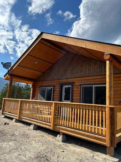 McDonald Cabin #2 next to YNP, Sphinx (updated prices 2025)