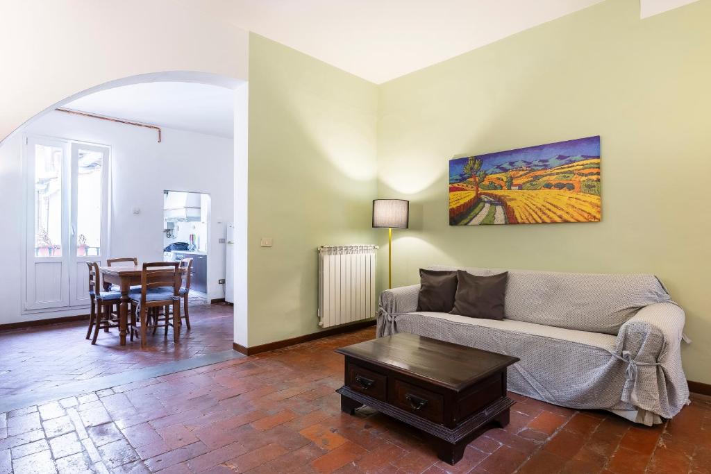 Servi 39 - Innocenti, Florence (updated prices 2026)