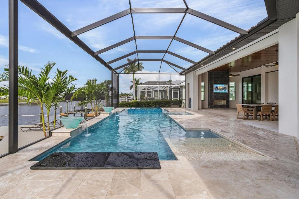 Luxury and Opulence - Gulf Access, Heated Pool & Spa, Custom Outdoor ...