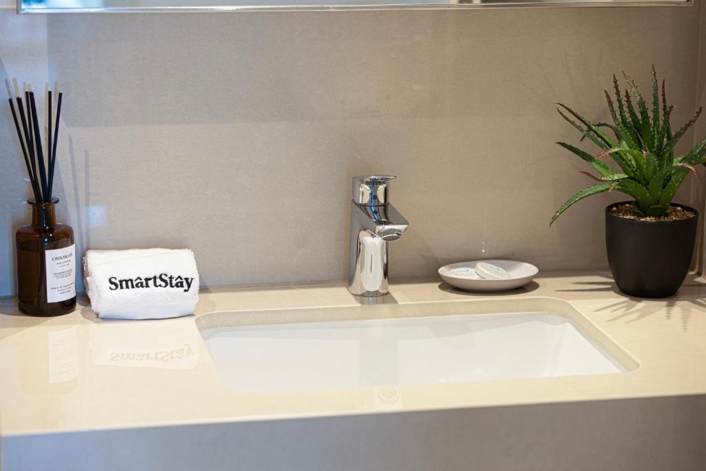 SmartStay at Downtown Views - Best Burj Khalifa View - Brand New Luxury ...