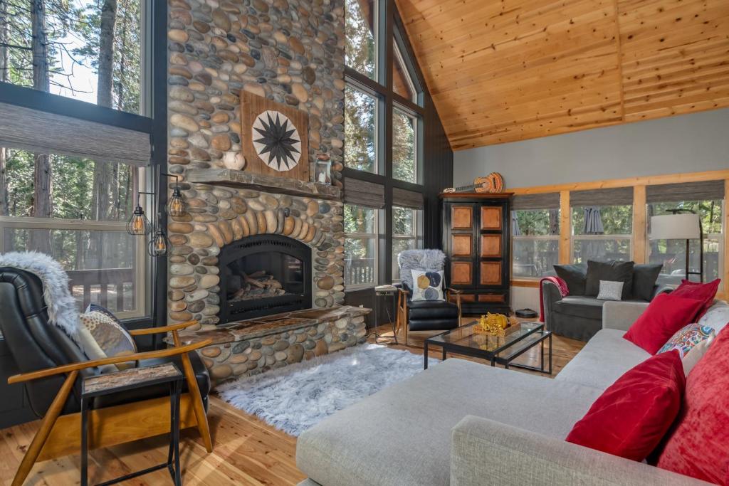 Hiawatha Hideaway, Camp Connell (updated prices 2025)