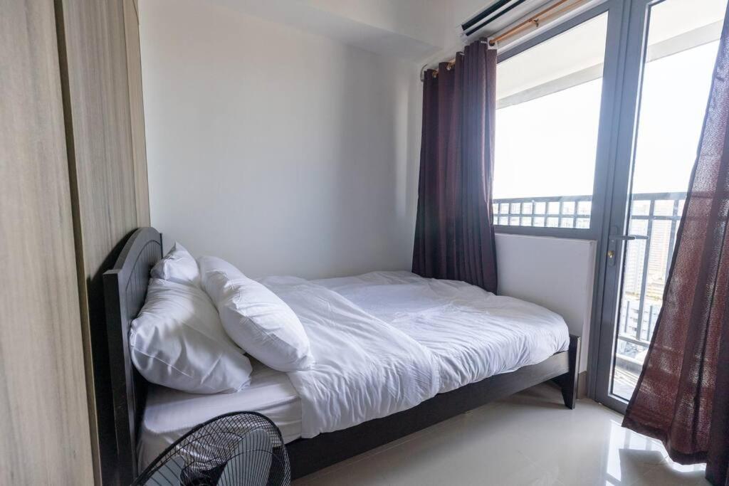 Bohemian 1-BR Condo in Mandaluyong, Manila (updated prices 2025)