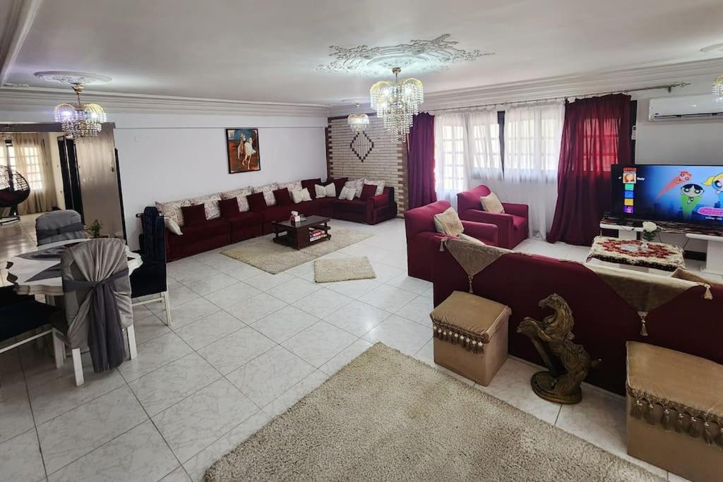 Near Pyramids, King Bedrooms and a 60inch Smart Tv., Cairo (updated ...