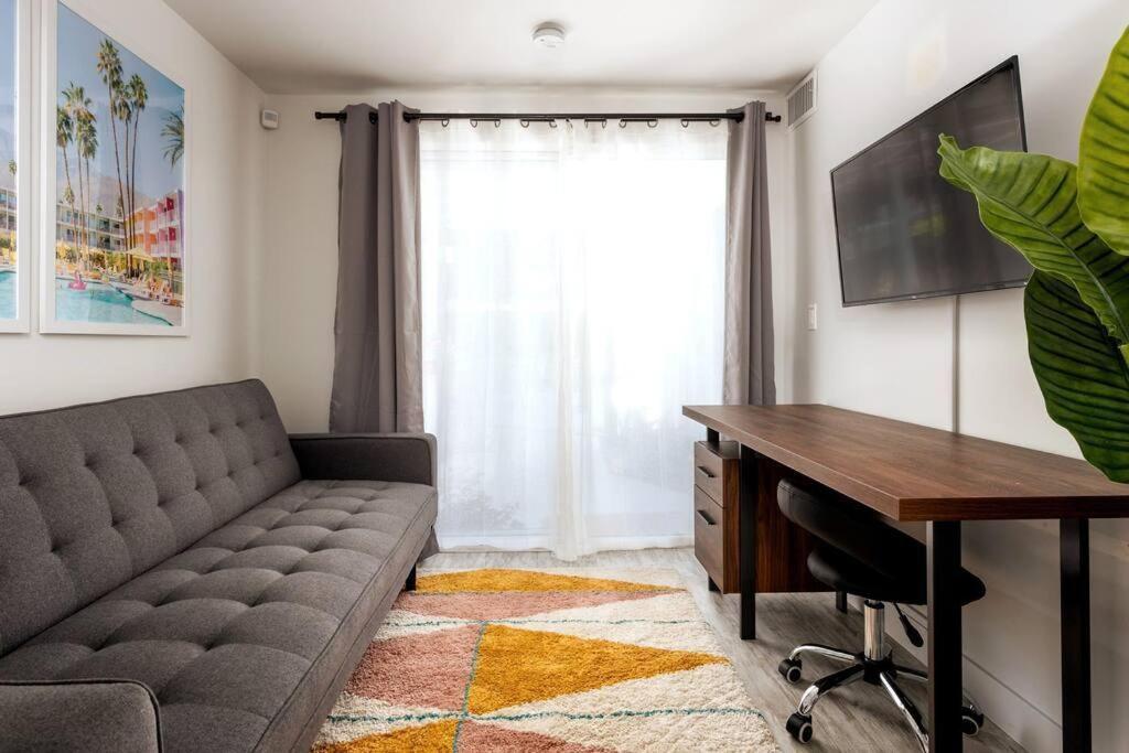 Mid-Century Gem - Pool Jacuzzi & Secret Bedroom, Palm Springs (updated ...