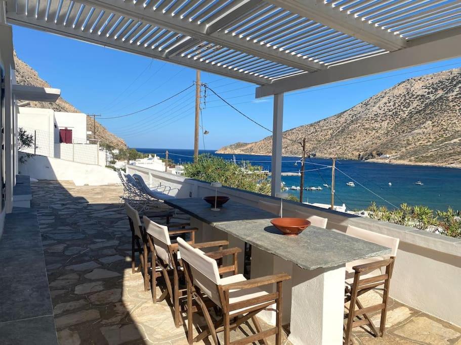 Renovated traditional family house in Sifnos, Kamarai (precios ...