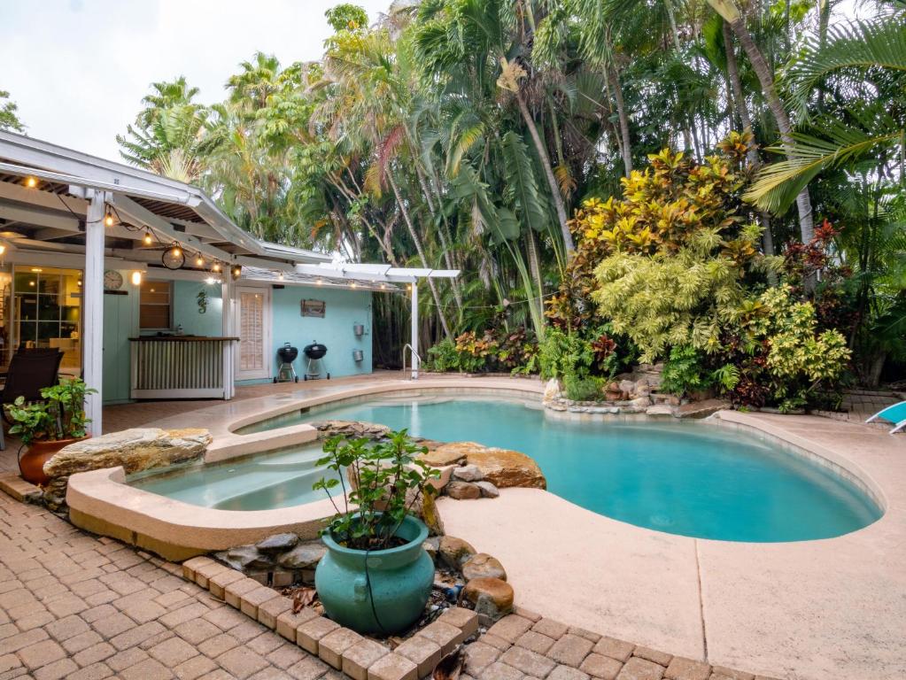 Pool Party Both, Holmes Beach (updated prices 2025)