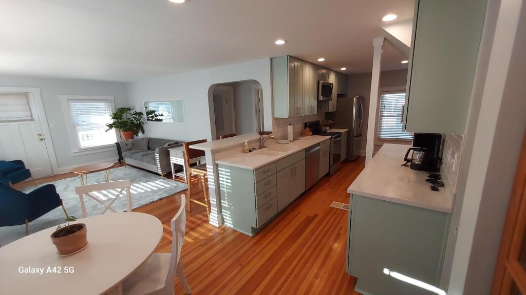 The Meeker House (Charming 3/4 Bedroom Home), Bowling Green – Updated ...