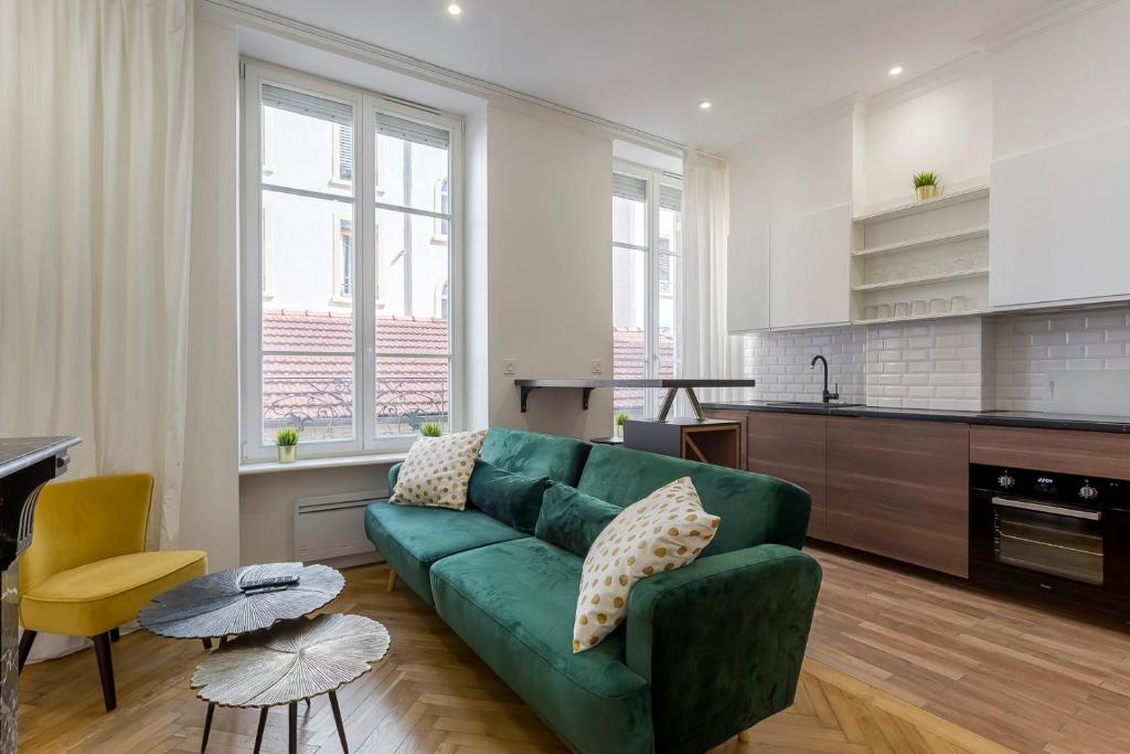 Jikin - T1 bis, Lyon (updated prices 2024)