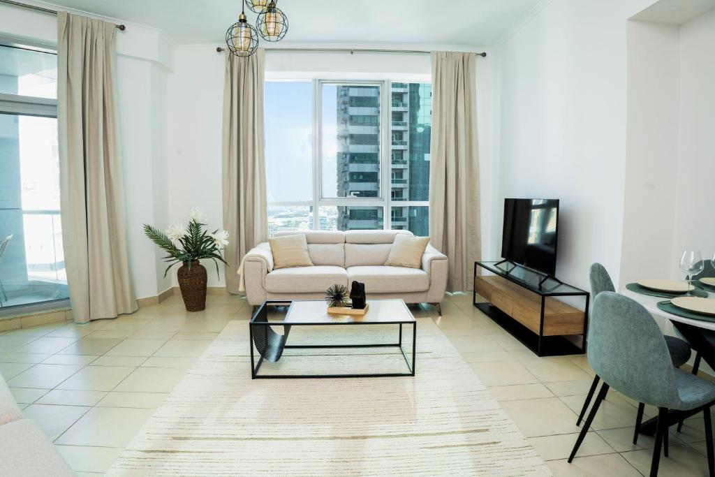 Dubai Marina, 2BR with sea view, Burj Alarab view, Dubái (precios ...