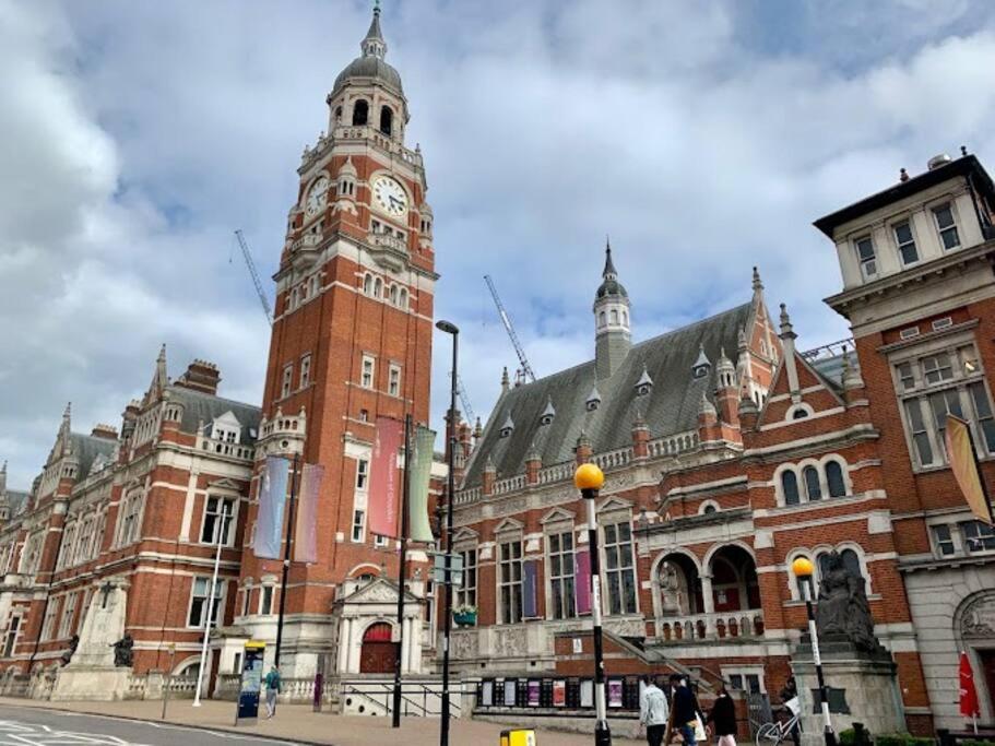 New Croydon:Near Waddon Station!, Croydon – Tarifs 2024