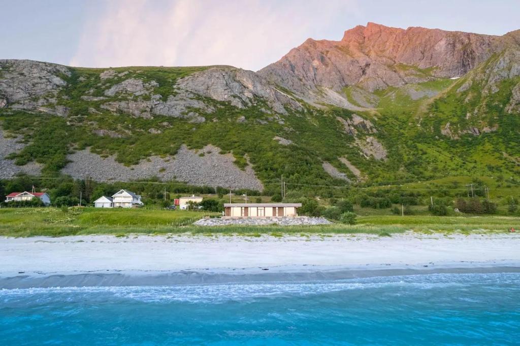 Exclusive Beach House Ramberg - Your Private Oasis in Ramberg - Traveleto