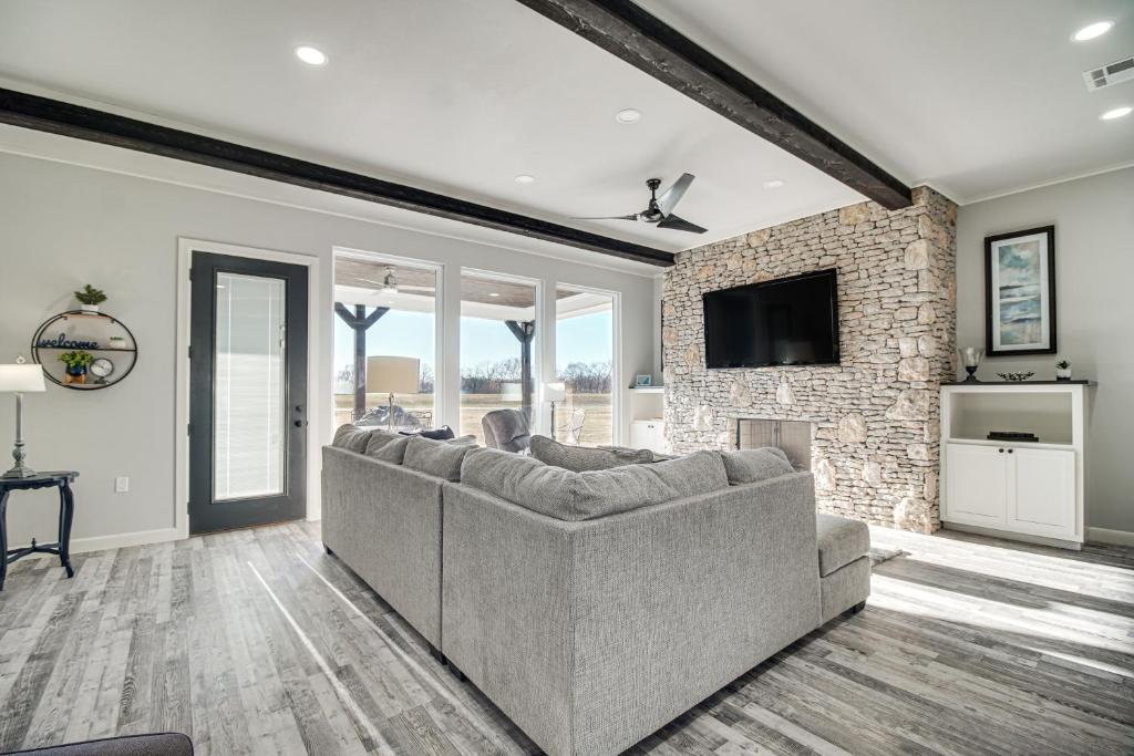 Lake and Sunset Views Spacious Monkey Island Home, Afton (updated ...