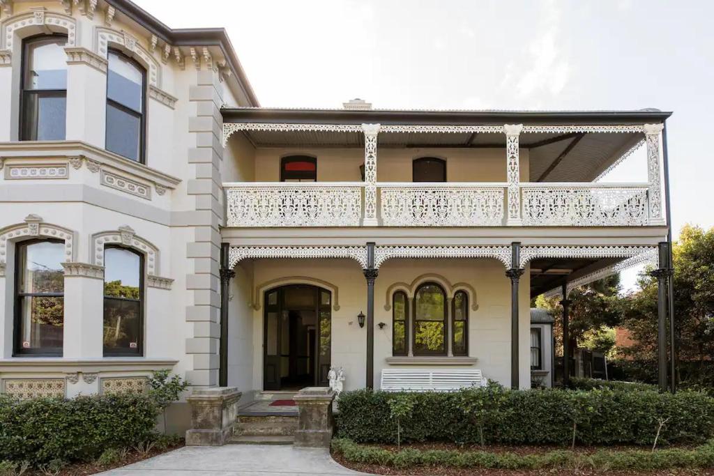 The Mansion، Hamilton – أحدث أسعار 2024