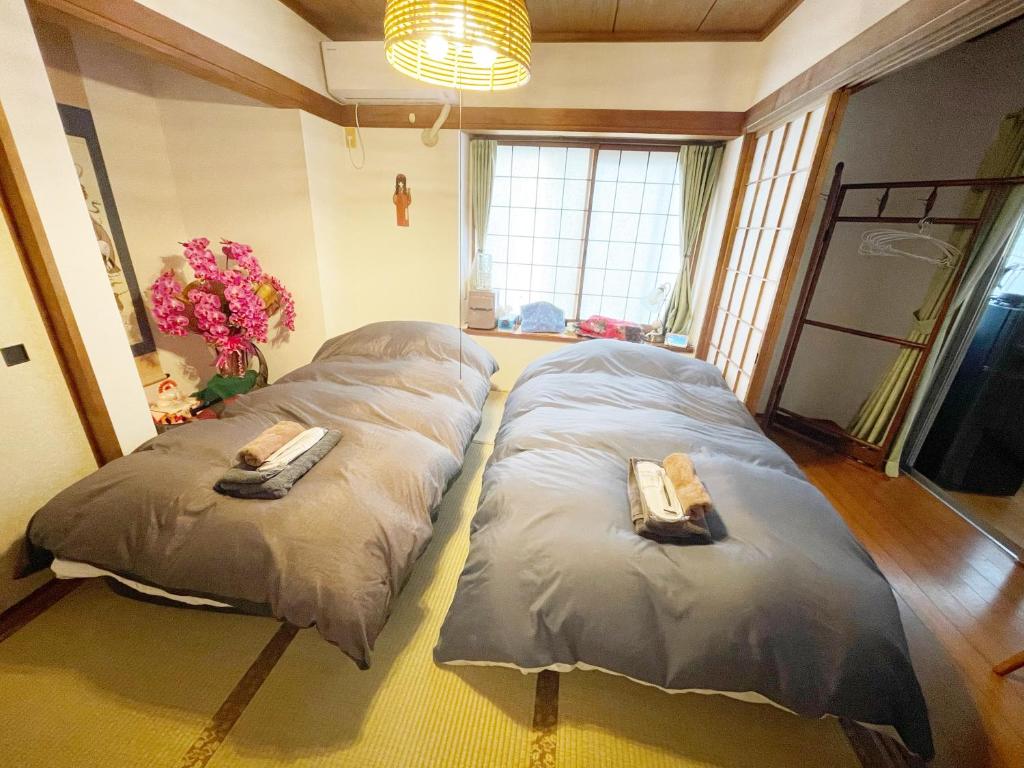 Tatami room & Living Room equipped with Multinational TV and Fire, BBQ ...