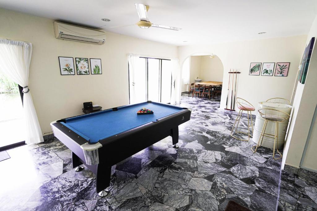 30 Pax OUG Bungalow with Swimming Pool, Kuala Lumpur (tarifs actualisés ...