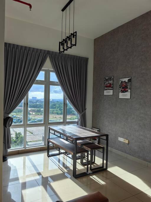 Mount Austin Manhattan Homestay. 1-5 Pax/Projector Netflix, Johor Bahru ...