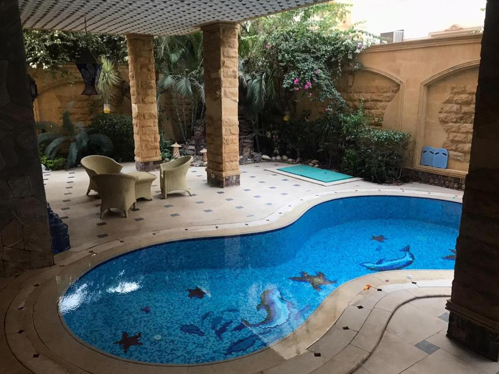 Cheerful standalone villa with pool and waterfall, El Cairo (precios ...