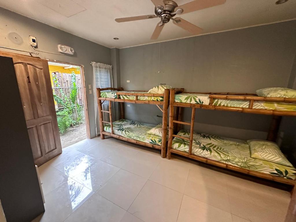 Lionfish Backpackers Hostel Malapascua, Daanbantayan (updated prices 2026)