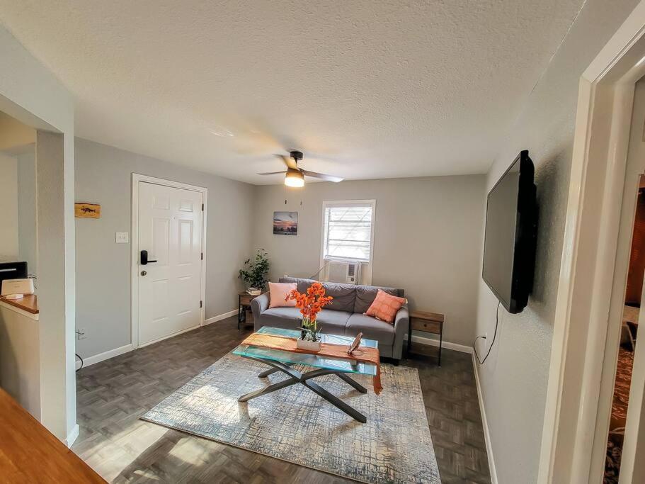 Cute, cozy apt near Hendricks, Abilene (updated prices 2026)