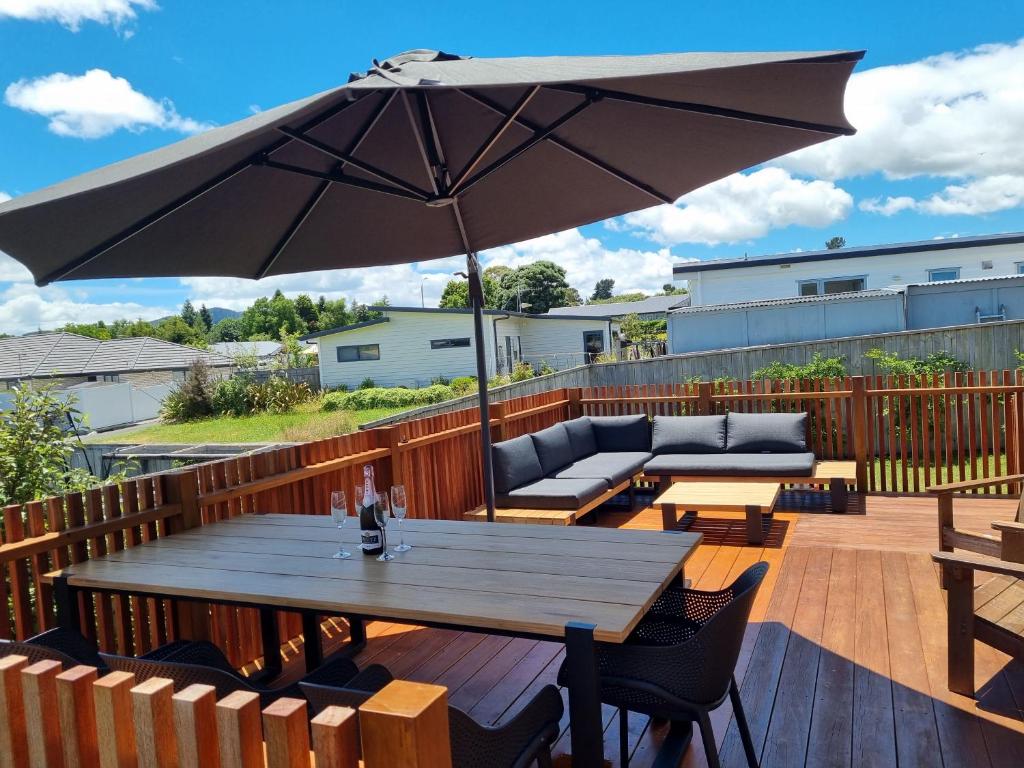 Modern bach ideal for rest and relaxation, Kinloch – Updated 2024 Prices