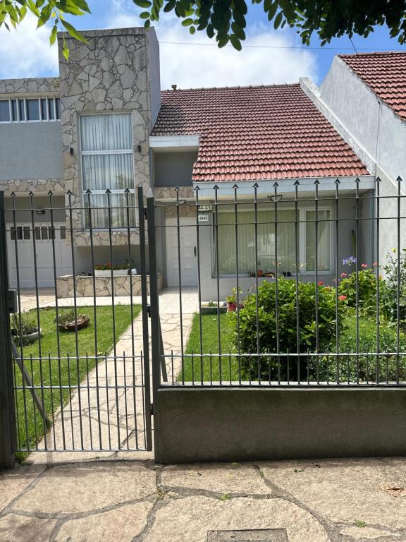 Casa en Punta Mogotes, excelente ubicación, 3 habitaciones hasta 10 ...