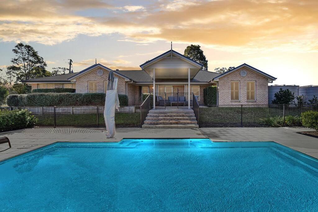 HighGrove Lodge, Luxury Hunter Valley House with Views, Solar-heated ...