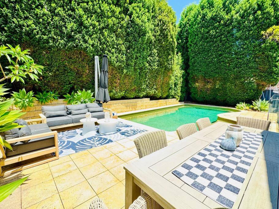 Luxury beachside sanctuary, Adamstown (updated prices 2025)