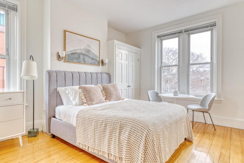 Back Bay Studio steps from Newbury T BOS-560, Boston (updated prices 2024)