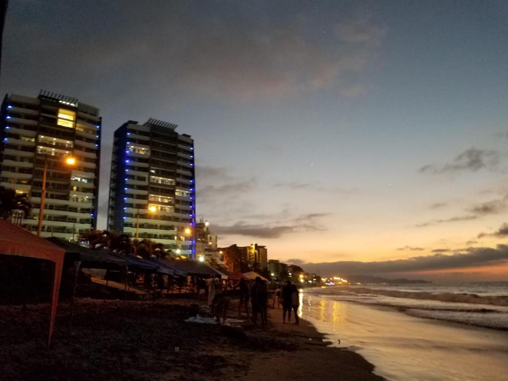 Diamond Beach Tonsupa Departamento en Renta Vista al Mar hasta 9 ...