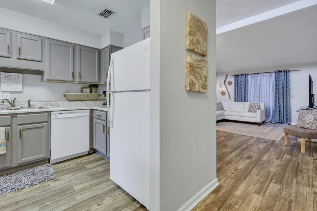 Ain't Nothin' Fancy, River Oaks (updated prices 2026)