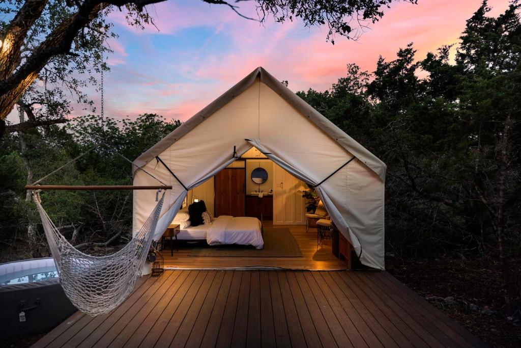 Tented camp Cherry Cove Glamping W Hot tub AND Cowboy Pool (EE.UU ...