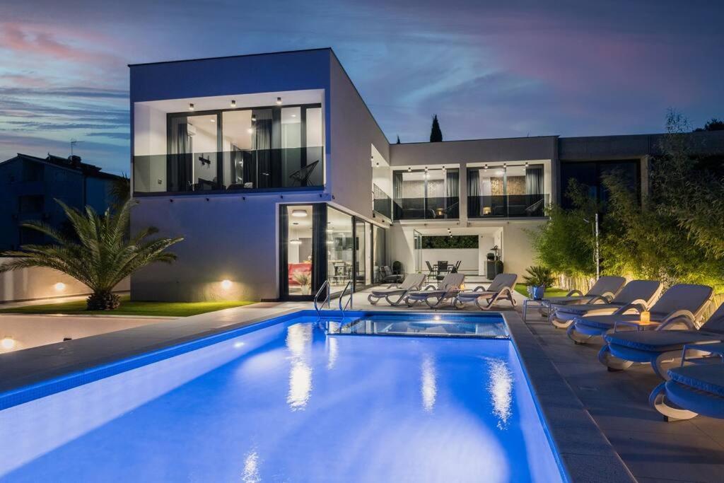Modern Villa Miaa -32 m2 pool, 4 en-suite bedrooms, Medulin (updated ...