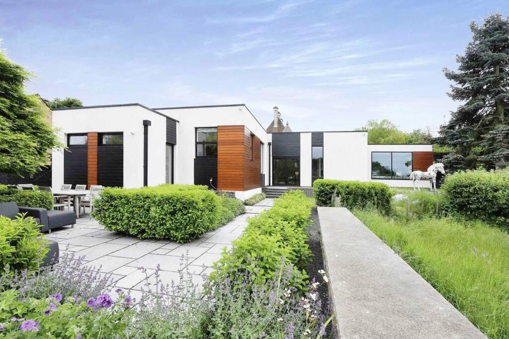 Modern Oasis: 4 Bed Retreat, Wales (updated prices 2026)
