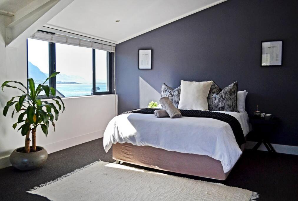 Central Sea View Apartment, Hermanus Waterfront, Hermanus (updated ...