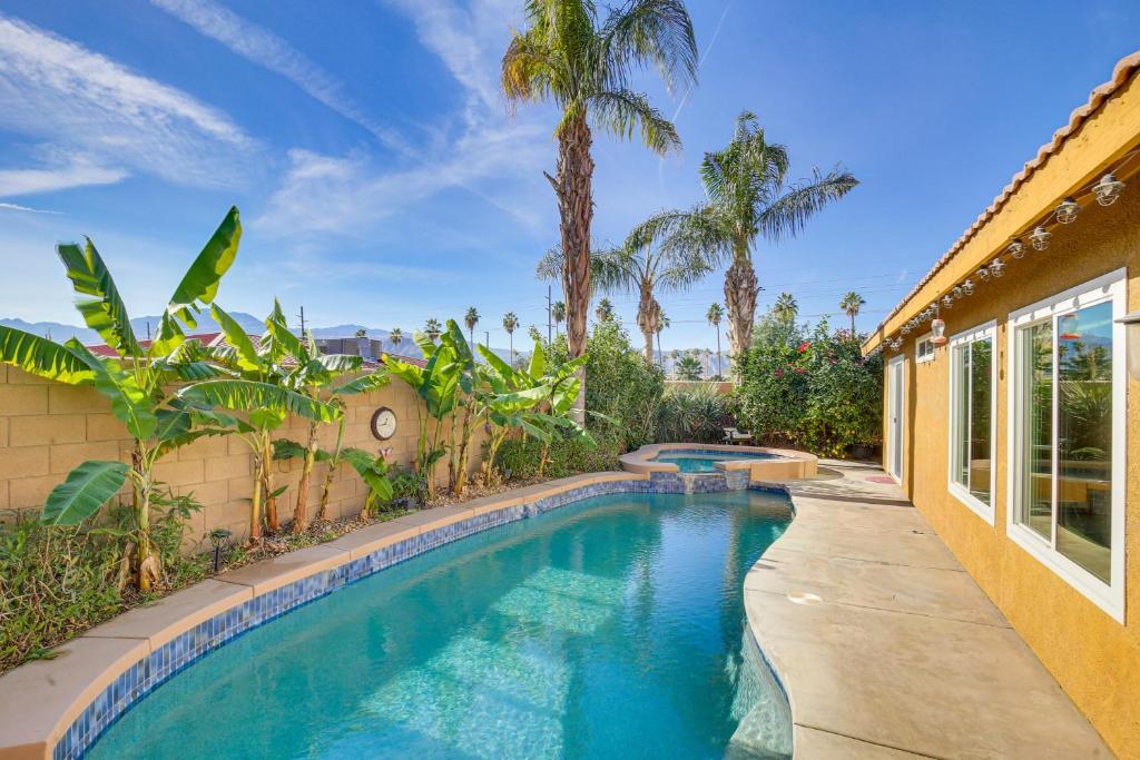 Hot Tub, Bar and Outdoor Kitchen Chic Indio Retreat, Indio (updated ...