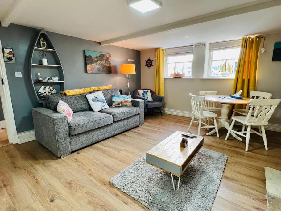 Swordfish Cottage **Next to the Harbour**, Whitby (updated prices 2026)