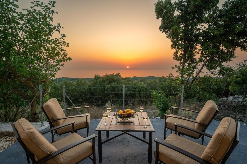 Villa Marilou, Karyá (updated prices 2026)