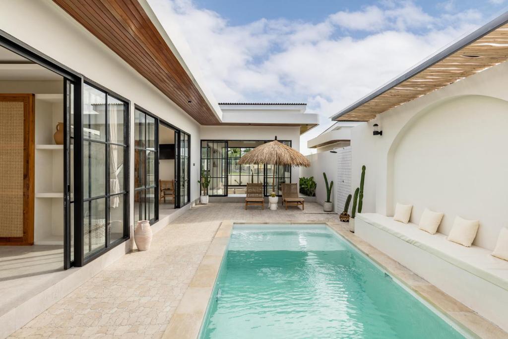 Modern Luxe 2BD w/Cinema + Pool, Dalung (updated prices 2025)