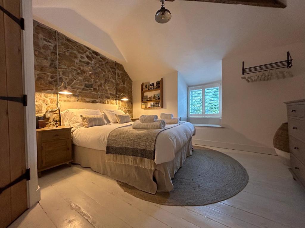 The Old Gallery - Charming Coastal Escape For Two, Mousehole (updated ...