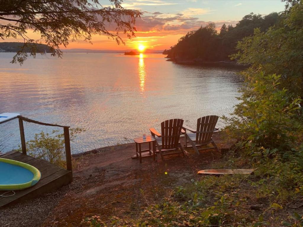 Finlays Cove on the Lake, Colchester (updated prices 2024)