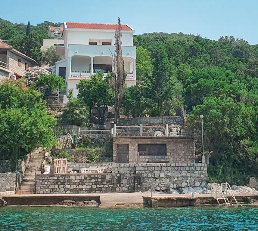 Villa Male Rose, Rose – Updated 2024 Prices