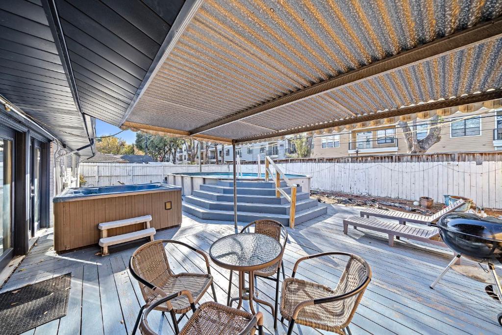 Htown Pool Nr Heights, Galleria Hottub Games, Houston – Prezzi ...