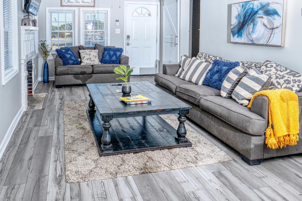 Brick Beauty Fayetteville 3 bedroom Mins from Downtown, Fayetteville ...