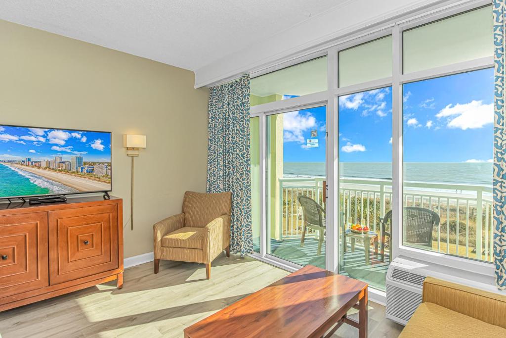 Oceanfront Studio With Massive Indoor Waterpark! Water Slides and More ...