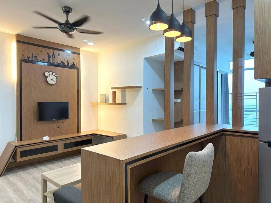 Greenview Studio UTM Paradigm JB 2-3pax High Speed Wifi, Johor Bahru ...